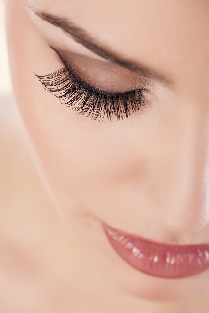 How to Grow Eyelashes Naturally? | AllDayChemist Online Pharmacy Blog ...